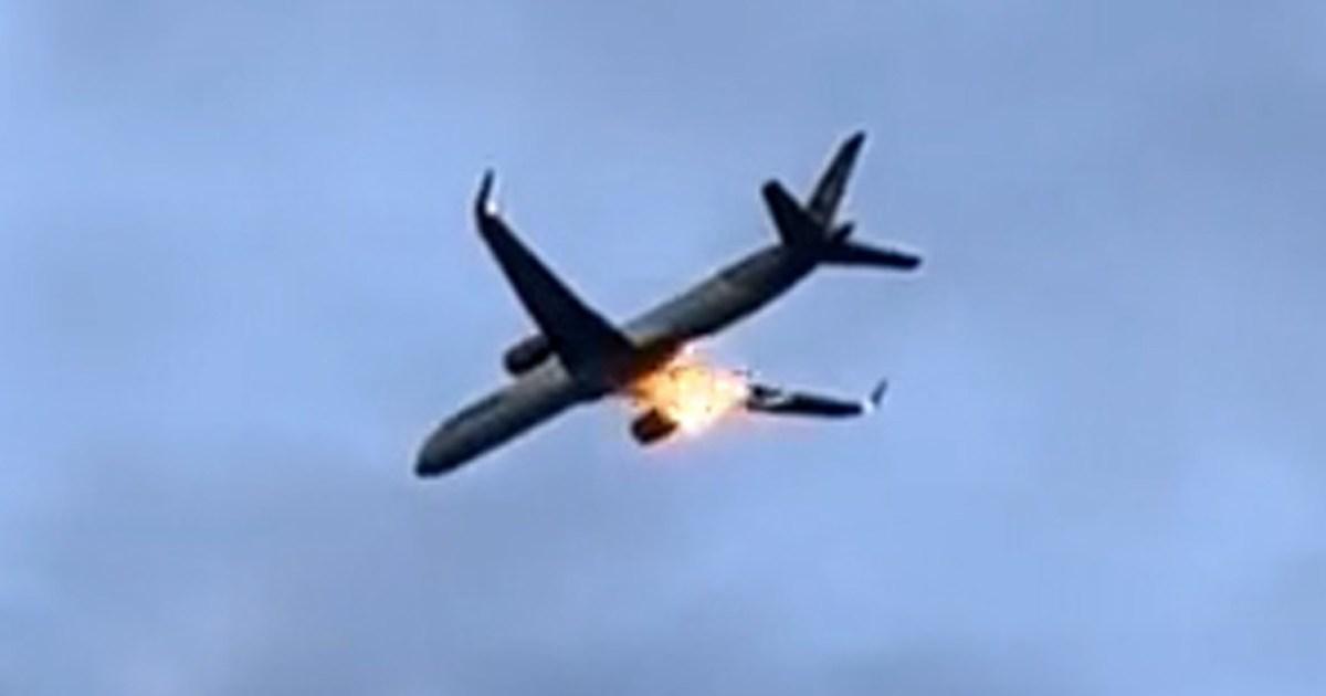 Boeing Plane made an emergency landing after the engine 'exploded into ...